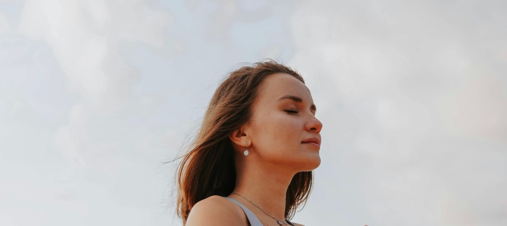 SURPRISING SCIENCE BEHIND HUMMING FOR STRESS RELIEF – Healthy Paula